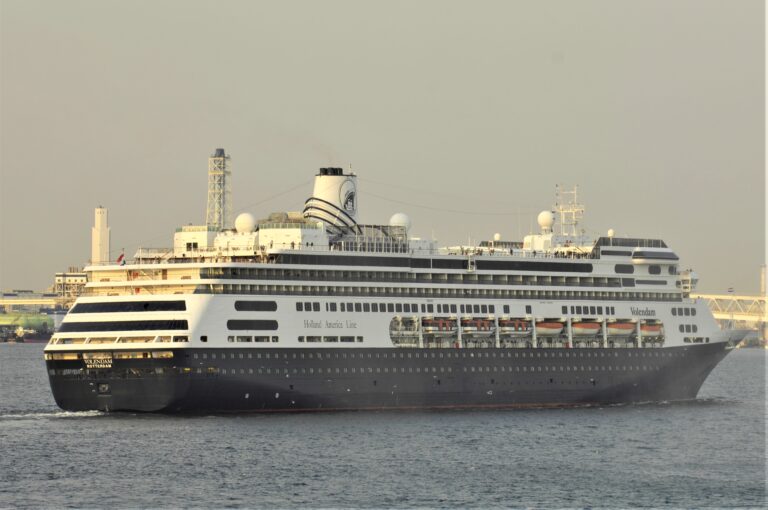 フォーレンダム:横浜港 大さん橋埠頭 | フネコ - Funeco