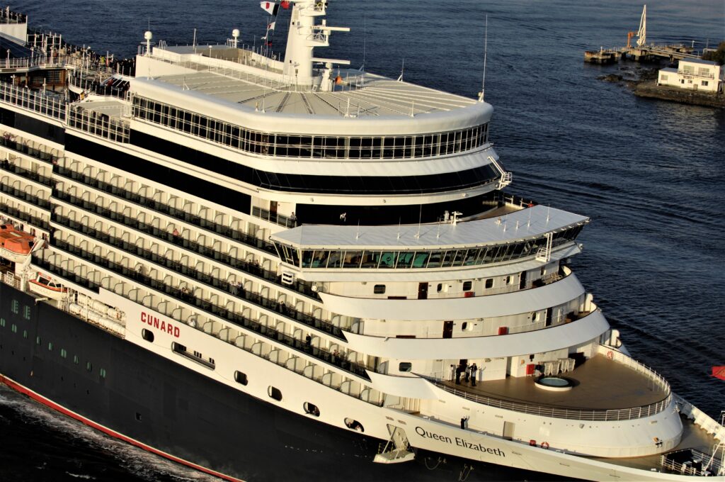 クイーン・エリザベス(3代):長崎港 | フネコ - Funeco