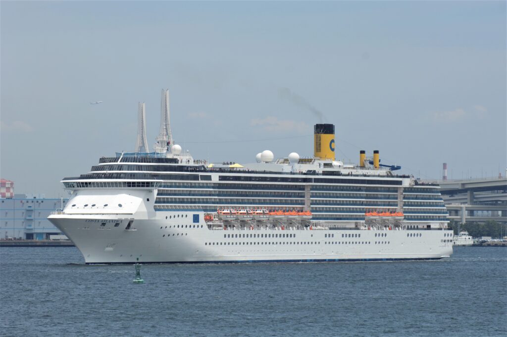 コスタ・アトランチカ:横浜港 大さん橋埠頭 | フネコ - Funeco