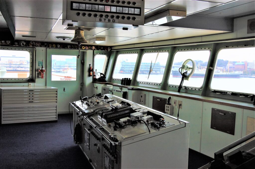 にっぽん丸:横浜港 大さん橋埠頭 | フネコ - Funeco